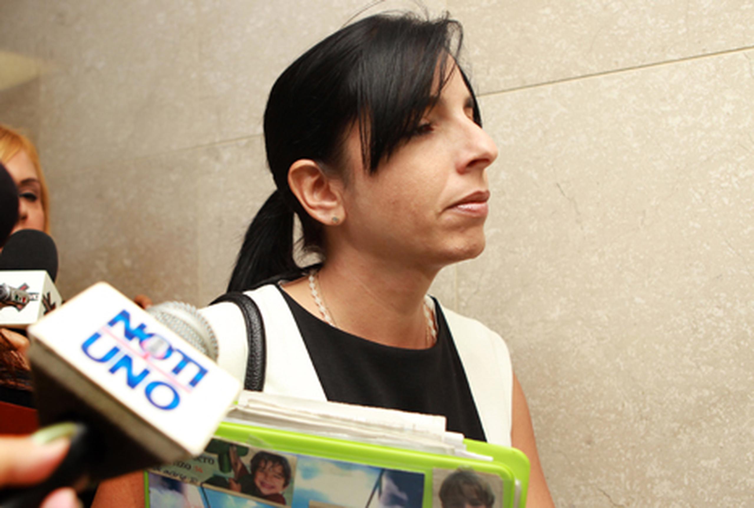 Llega Ana Cacho al tribunal para vista de interdicto - Primera Hora