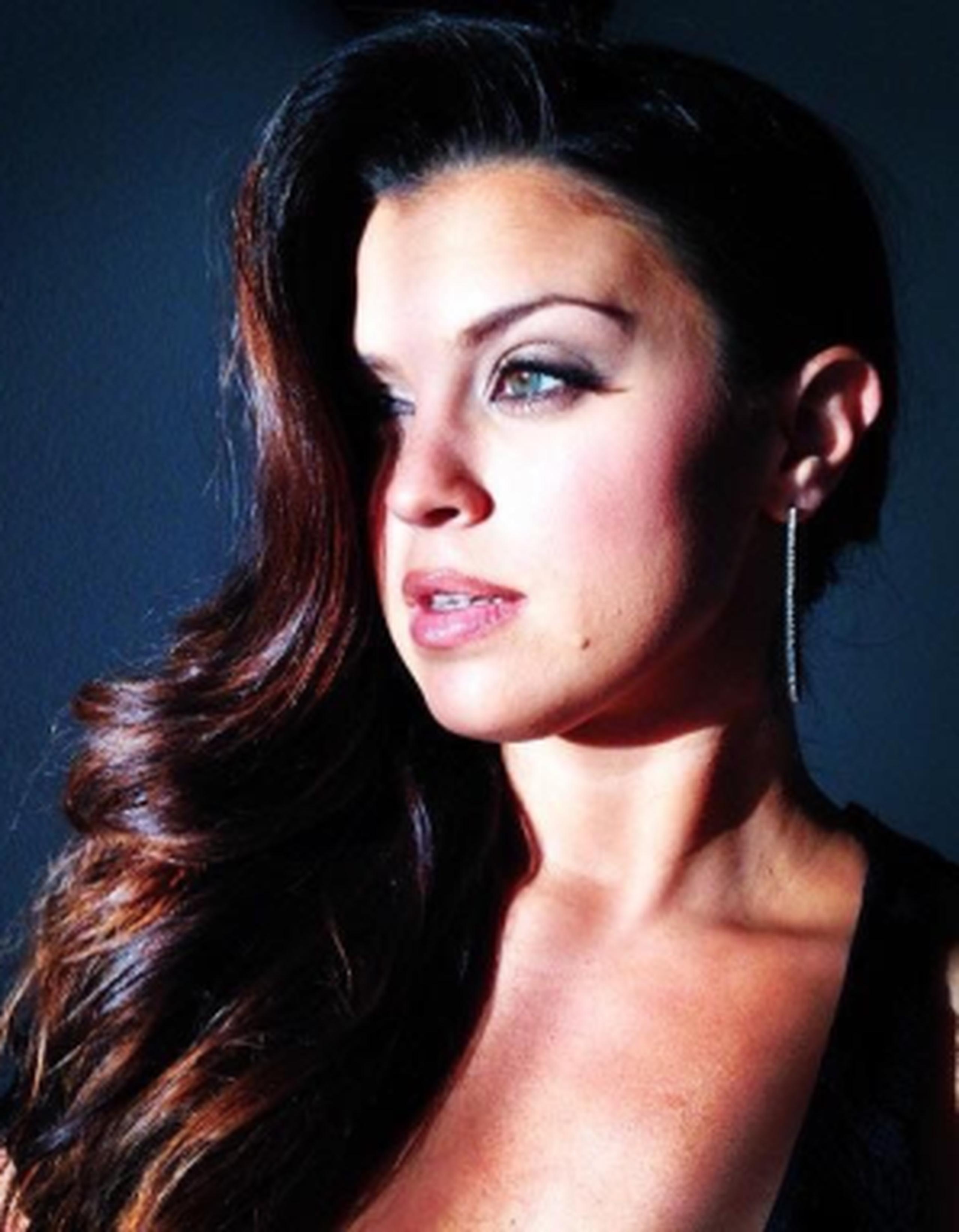 Janina regresa a sus orígenes - Primera Hora