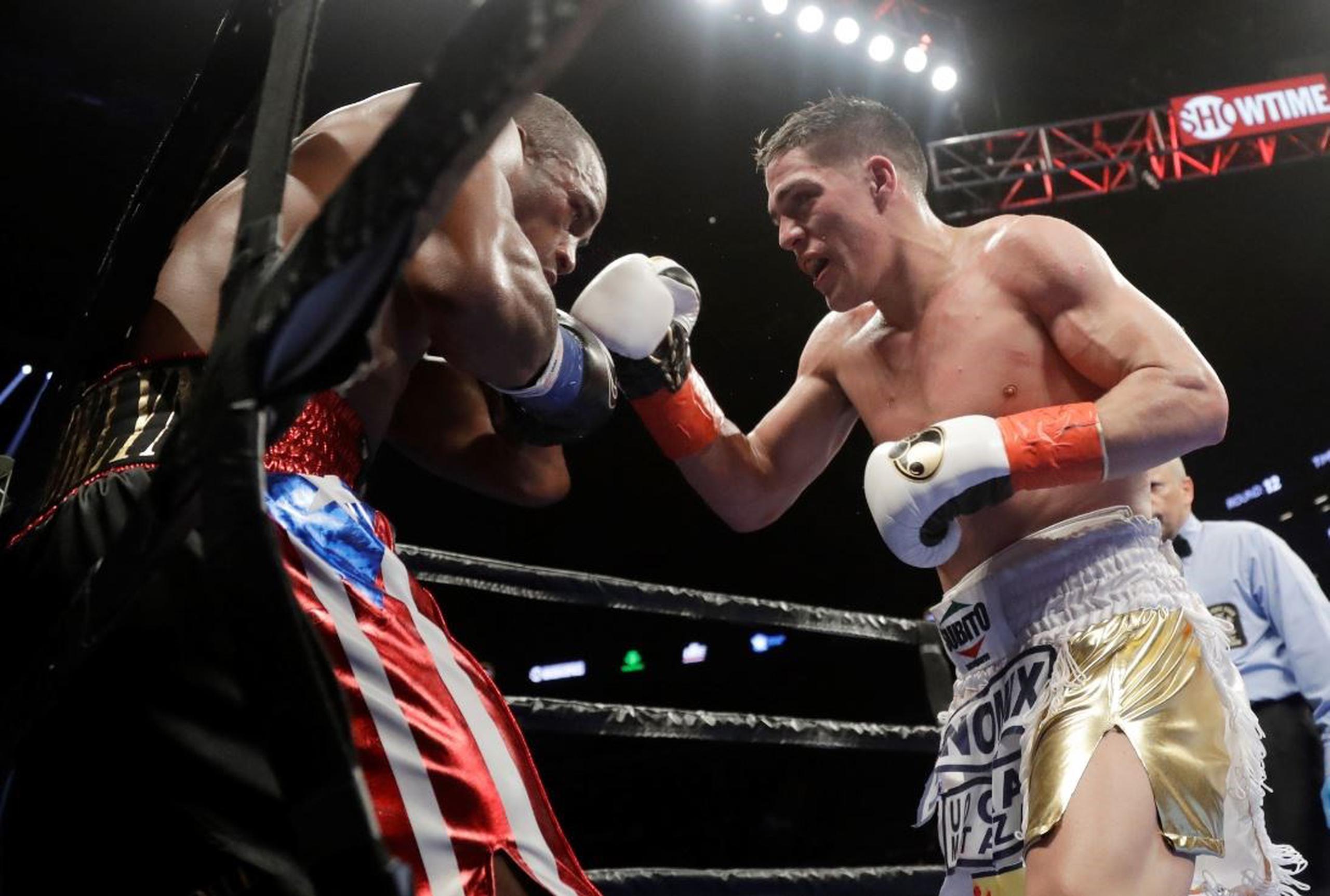 Le ponen la bandera de Puerto Rico en los pantalones a boxeador cubano ...