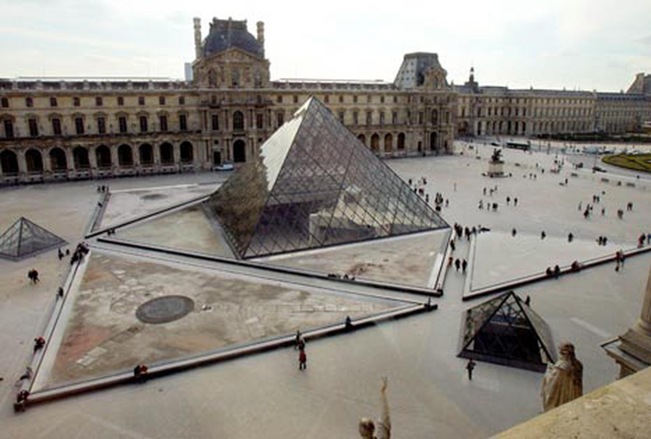 La Pirámide del Louvre cumple 20 años y celebra su éxito - Primera Hora