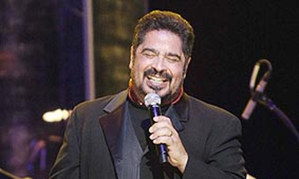 Glenn Monroig con poco público, pero con mucho amor - Primera Hora