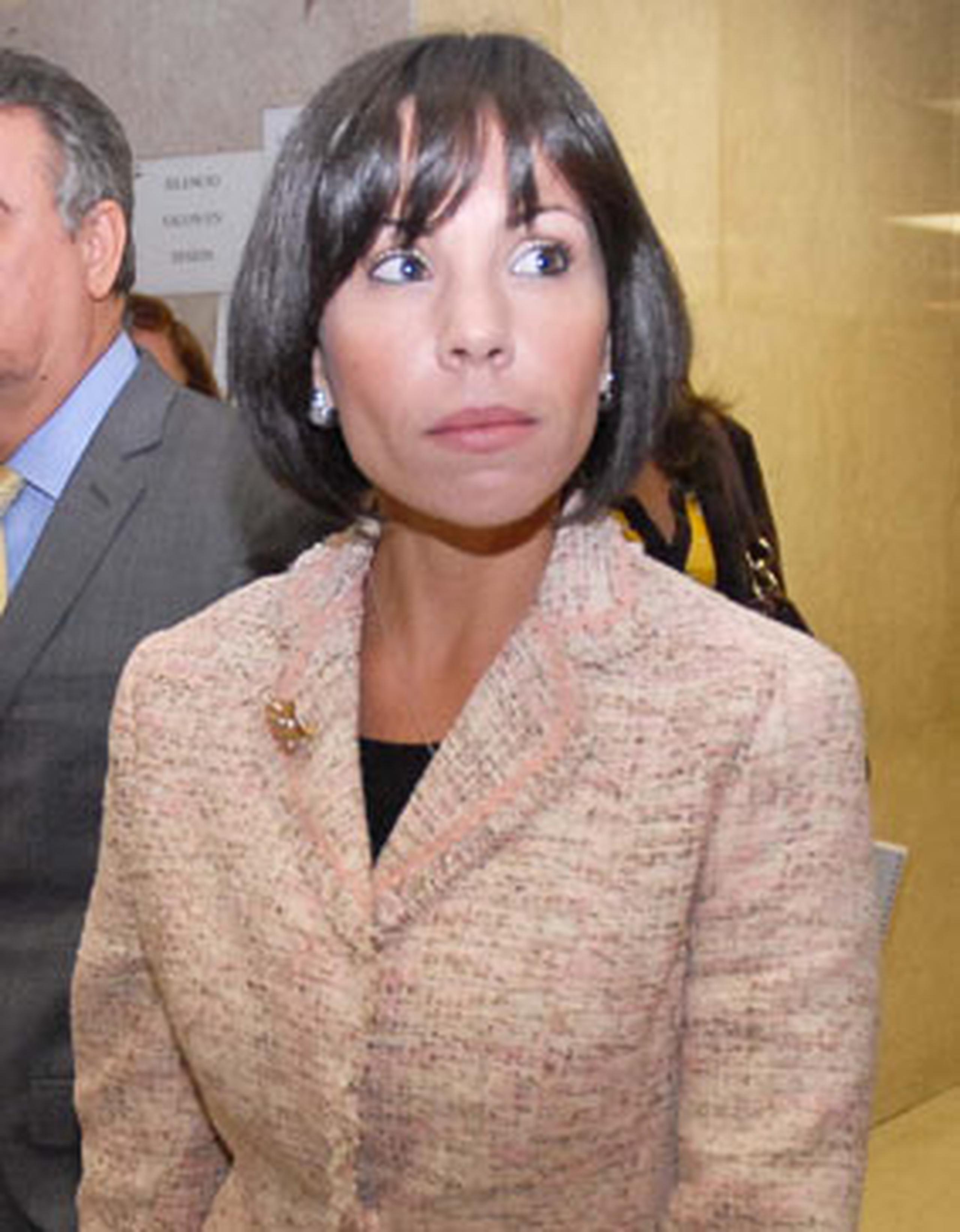 Causa para juicio contra ex esposa de Jorge De Castro Font - Primera Hora