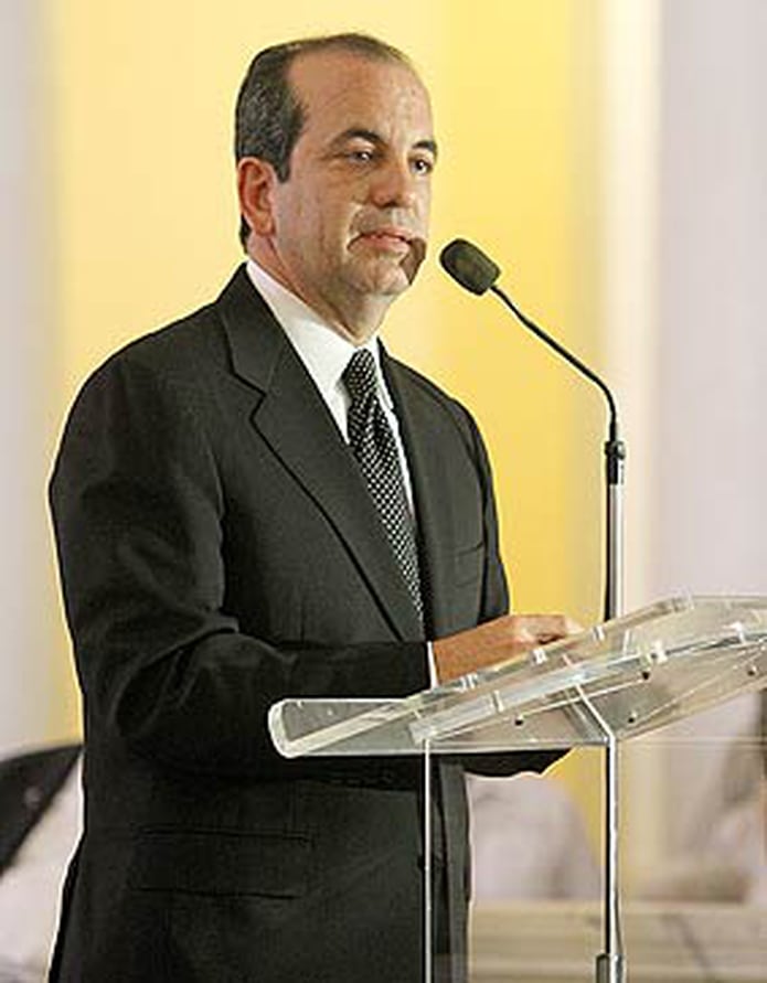 Aníbal Acevedo Vilá cuestiona ausencia de Fortuño en medio de conflicto ...