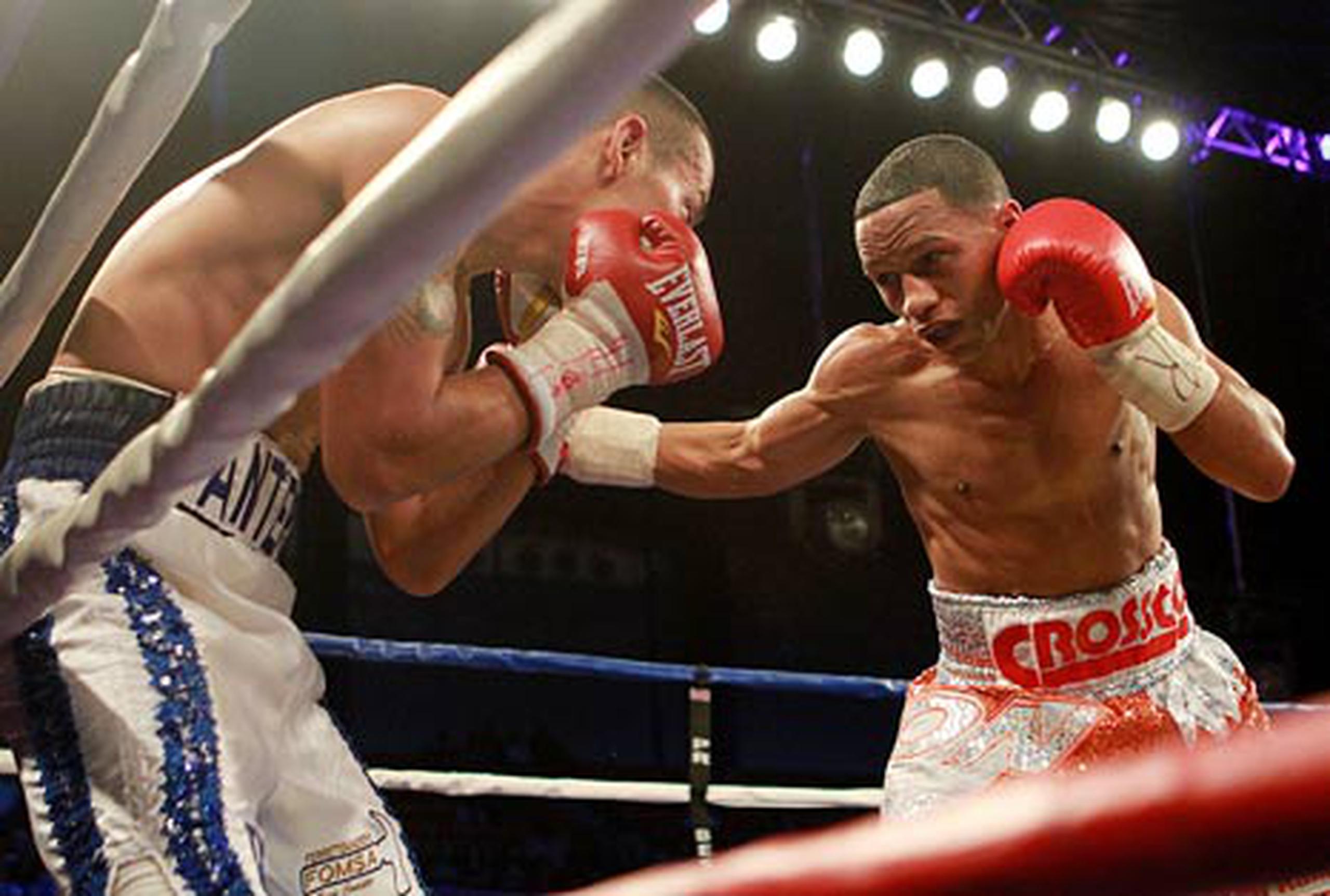 Iván Calderón gana por decisión dividida - Primera Hora