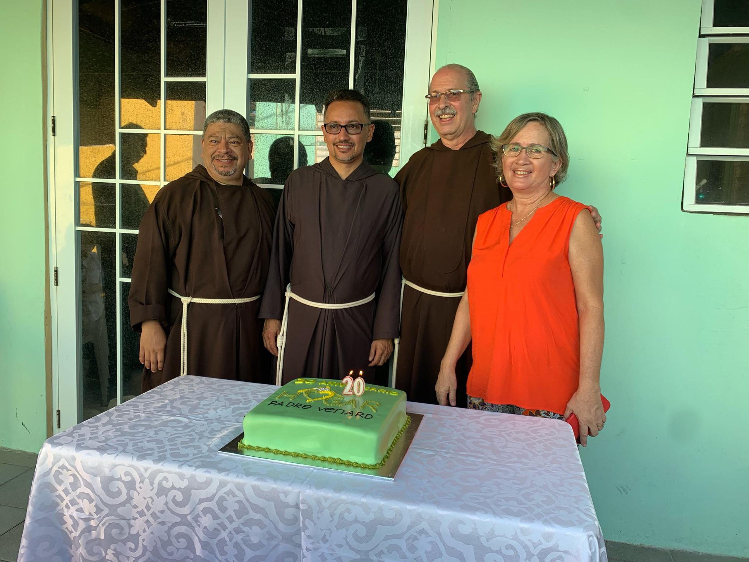 El proyecto de Las Duchas para deambulantes celebra 20 años en La Perla ...