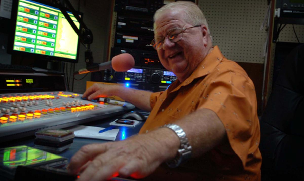 Homenaje al locutor toalteño Tito Rivera - Primera Hora