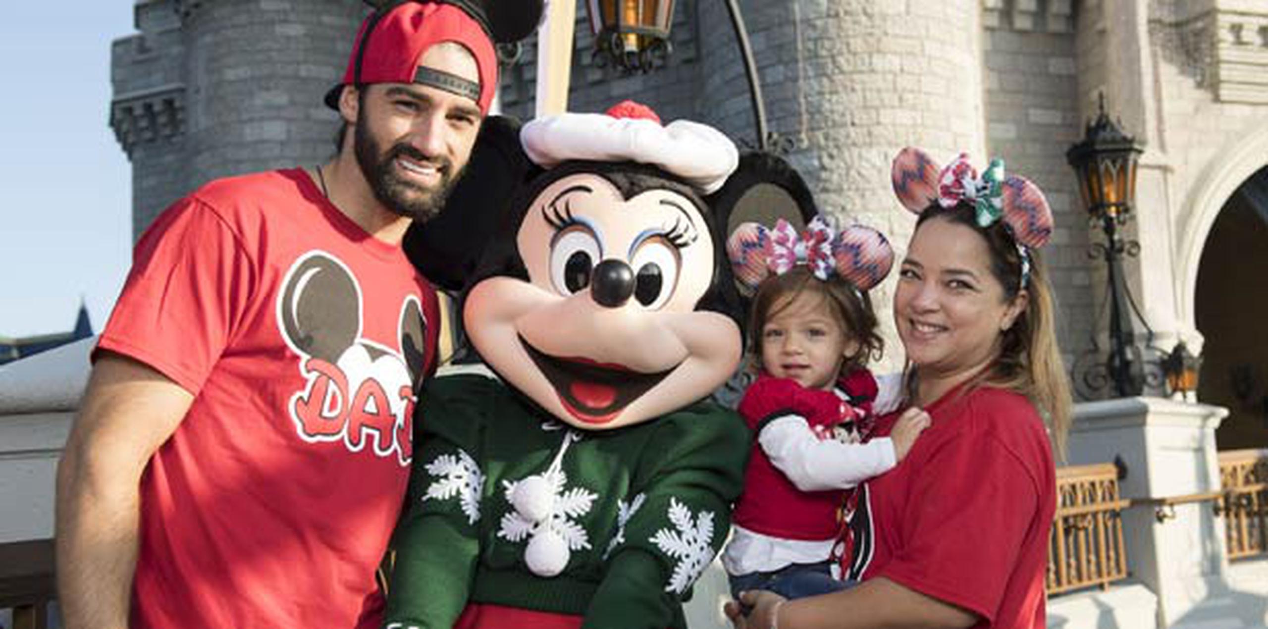 Alaïa conoce a Minnie Mouse - Primera Hora