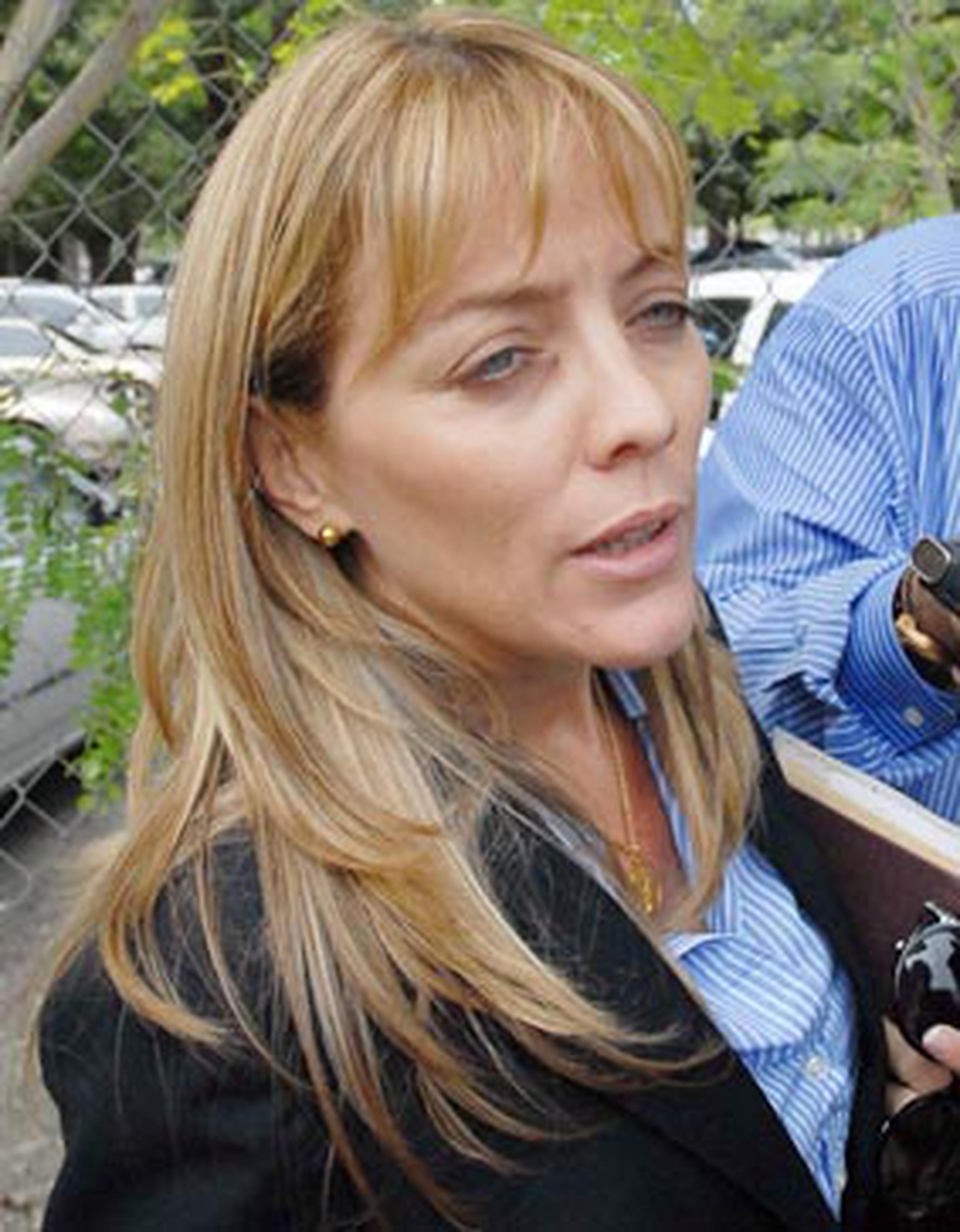 Abogada de Ana Cacho dice no se puede defender porque está fuera del ...