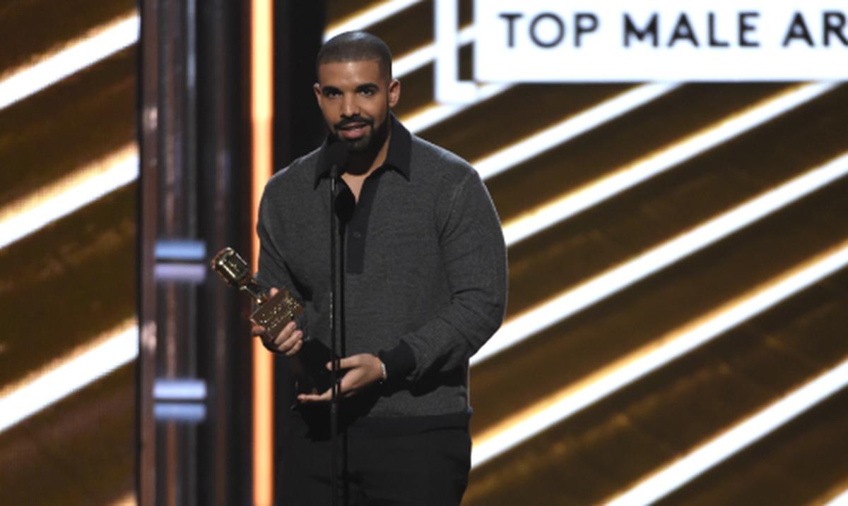 Drake arrasa en los Premios Billboard - Primera Hora