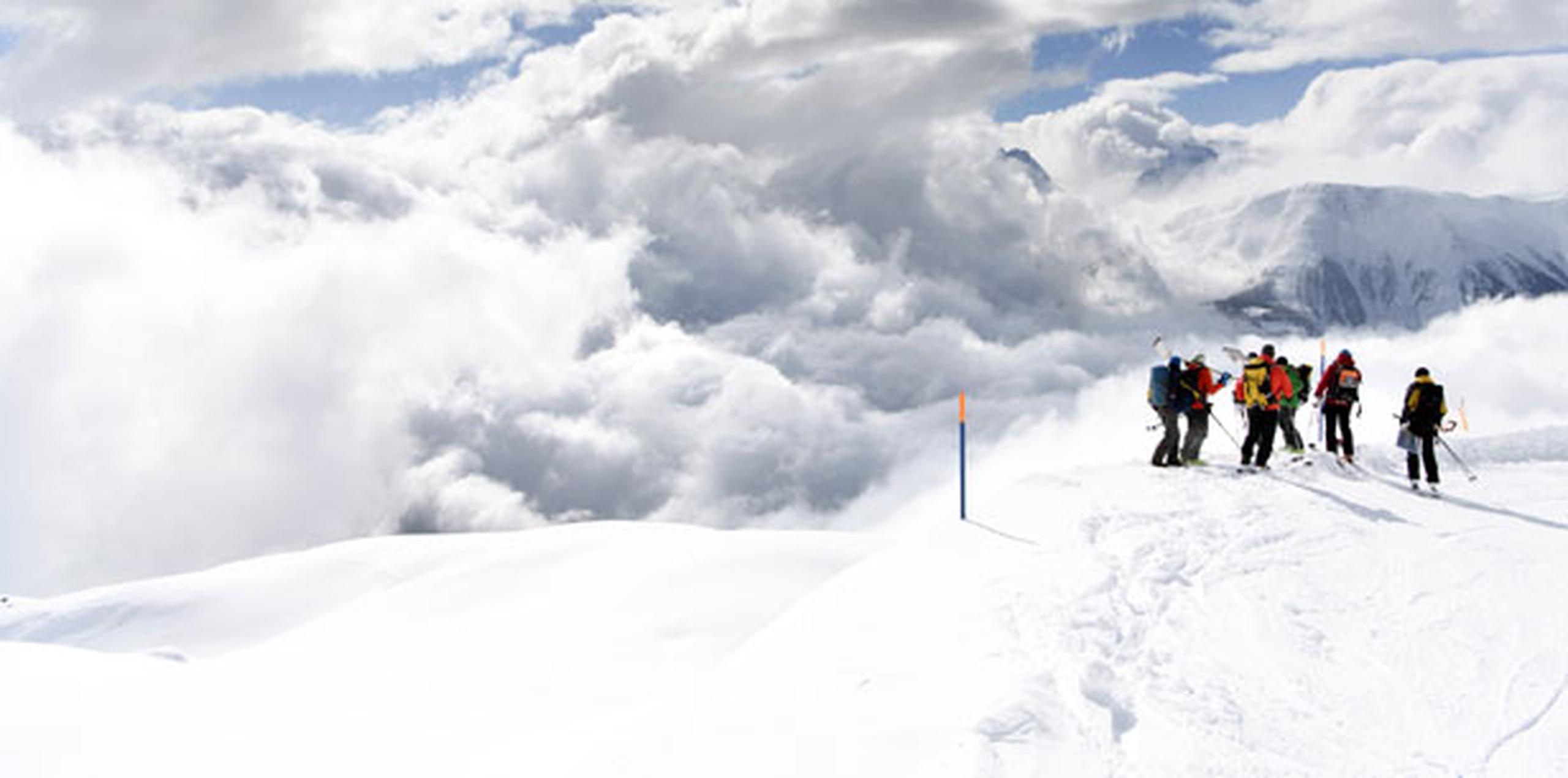 Cinco montañistas desaparecidos tras una avalancha de nieve en Suiza ...
