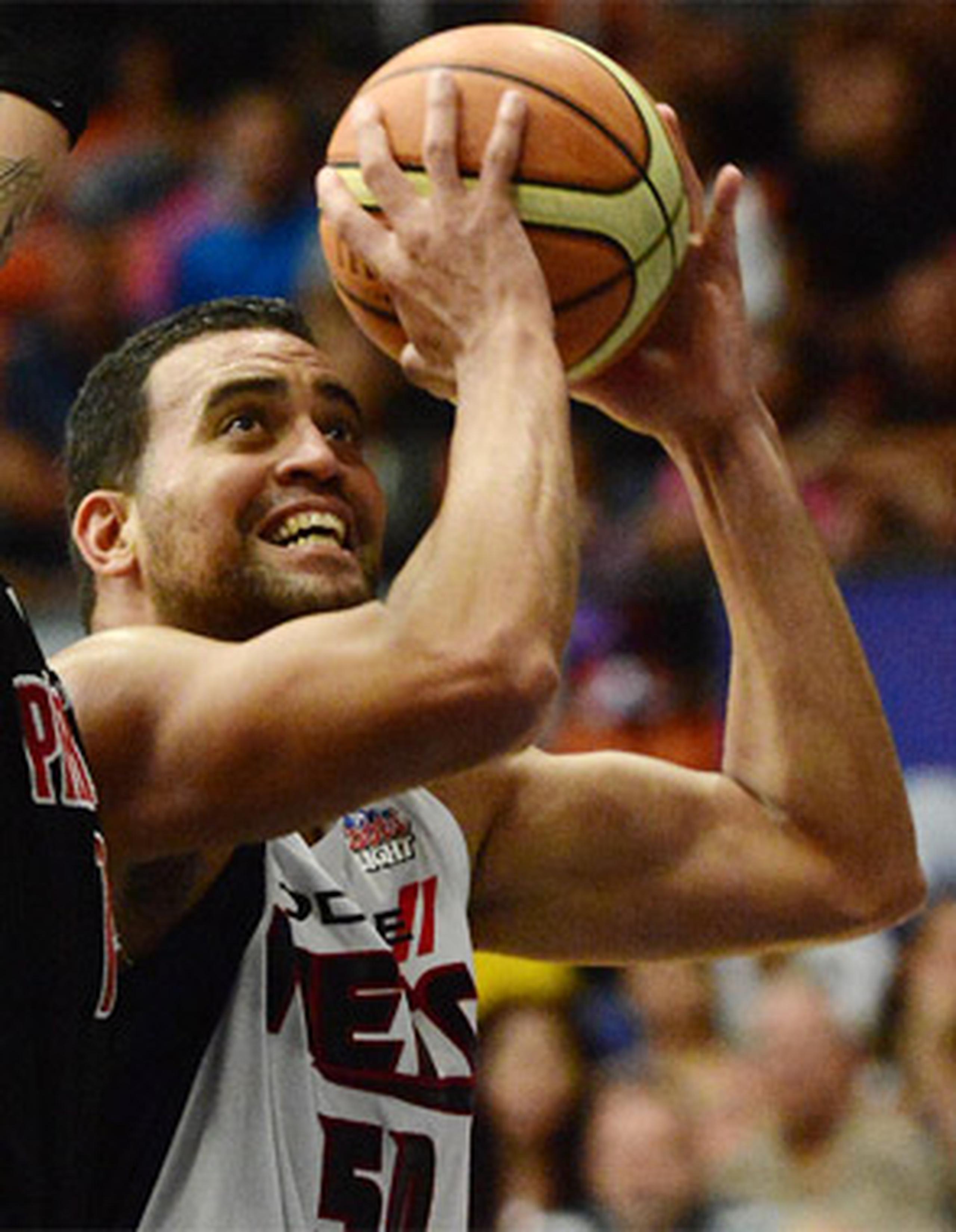 Manuel Narváez pacta con los Leones - Primera Hora