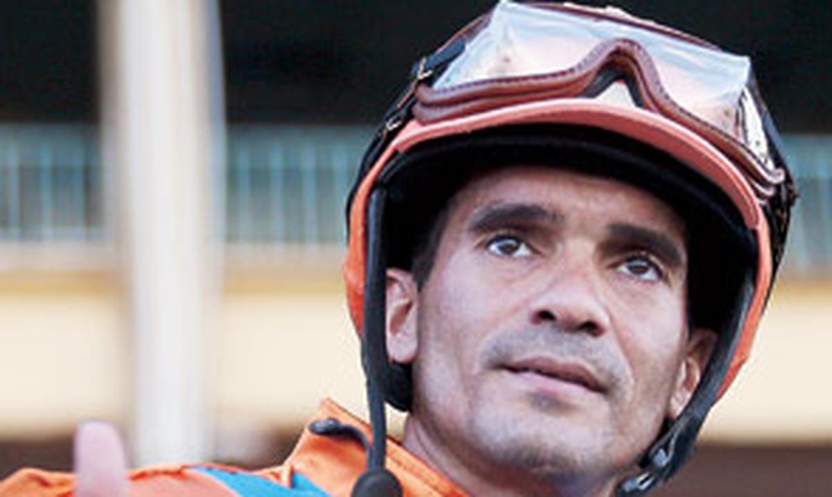 Joe Pike vs. Brother Pat en la séptima - Primera Hora