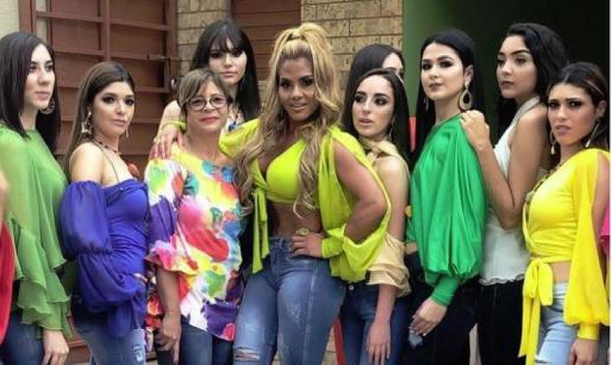 Maripily presenta su línea de ropa en San Juan Moda - Primera Hora