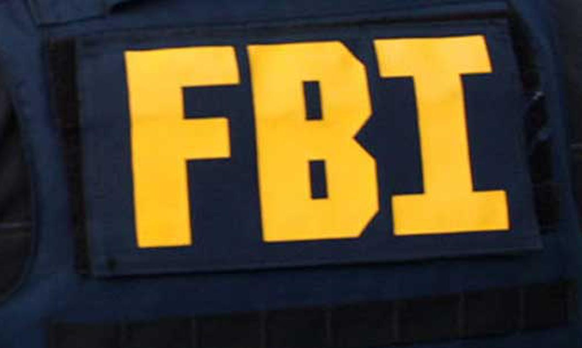 Arrestan a hombre por obstruir paso de convoy del FBI - Primera Hora