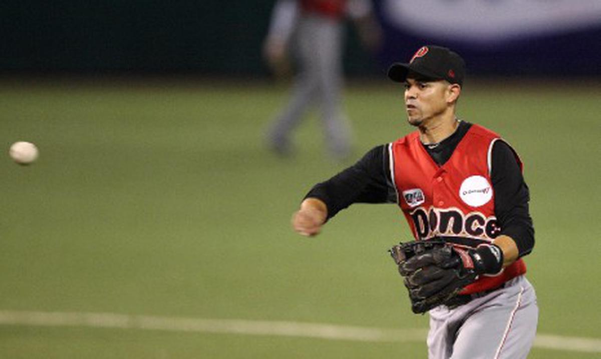 Multa de mil dólares y suspensión de 15 partidos para Alex Cintrón por ...