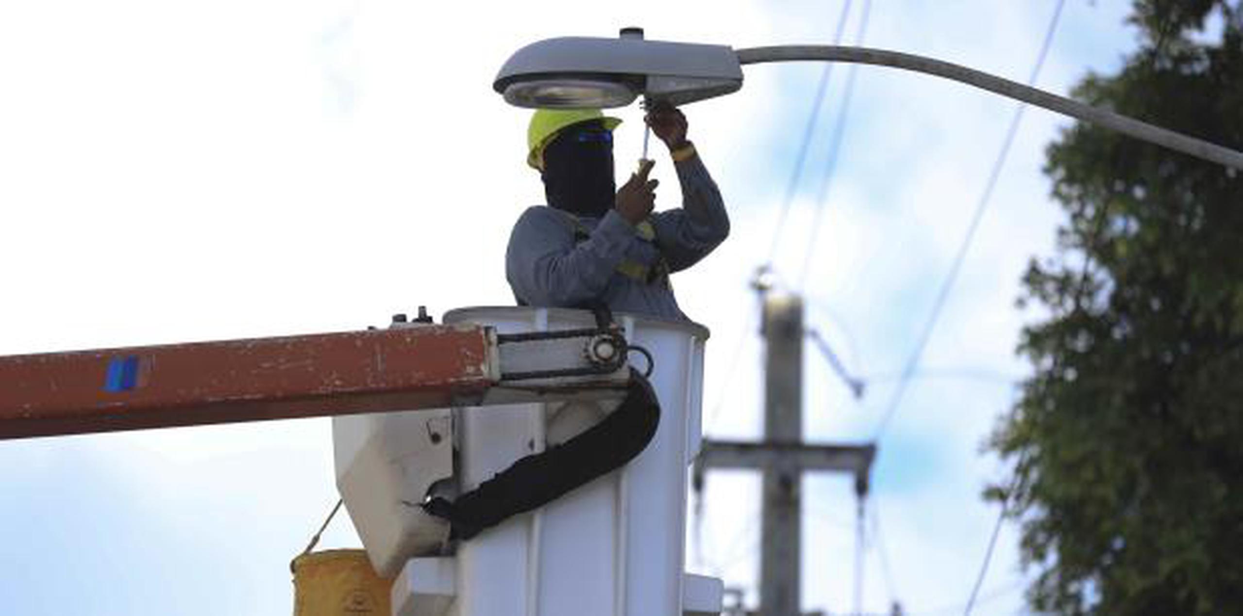 La Utier y la AEE firman acuerdo para otorgarle mejores beneficios a ...