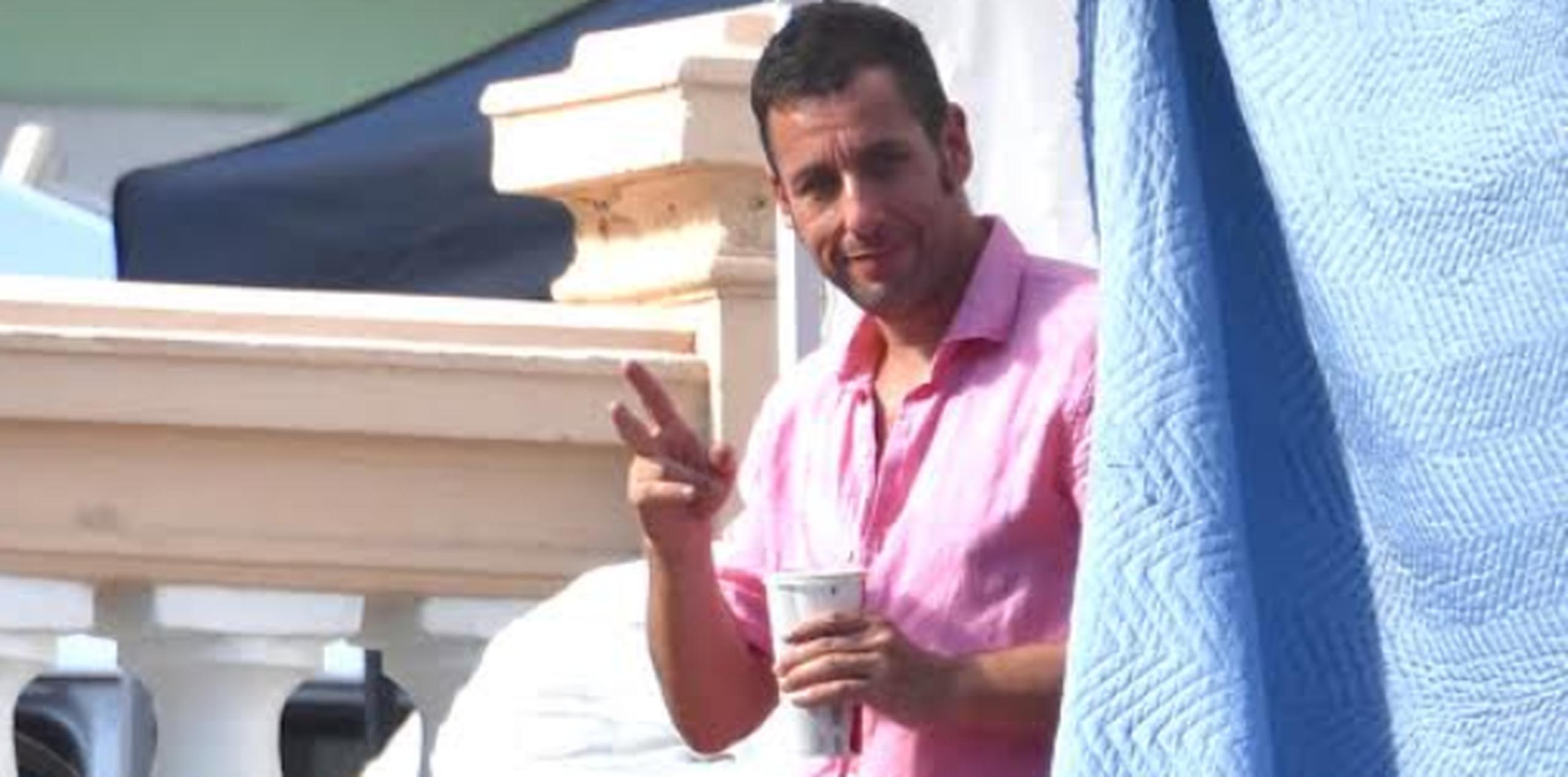 Adam Sandler se mete en el bolsillo a sus fanáticos boricuas - Primera Hora