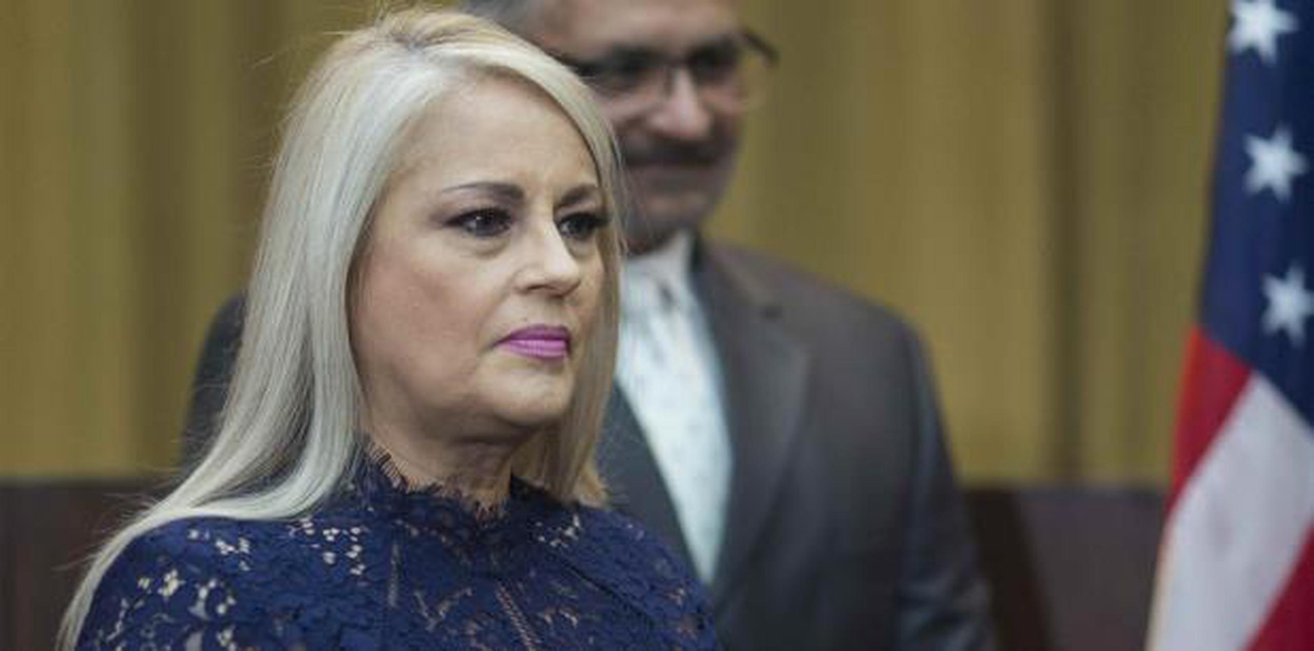 Wanda Vázquez firma sus primeras órdenes ejecutivas - Primera Hora