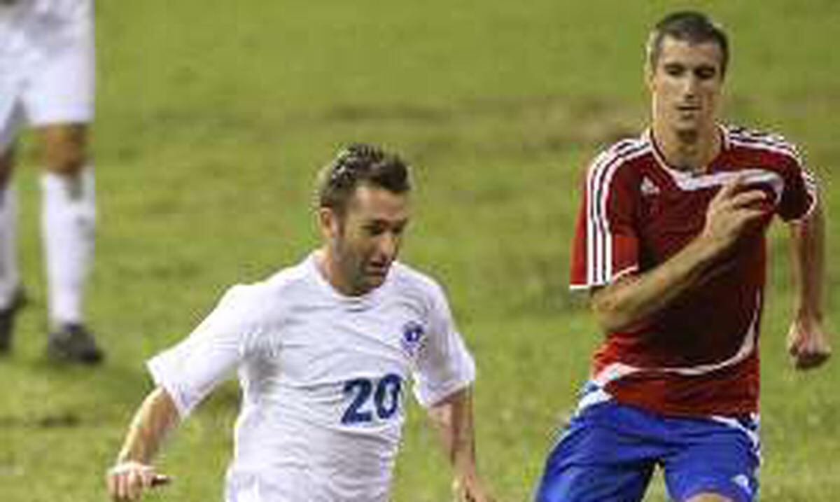 El terreno del estadio Juan Ramón Loubriel es un desastre - Primera Hora