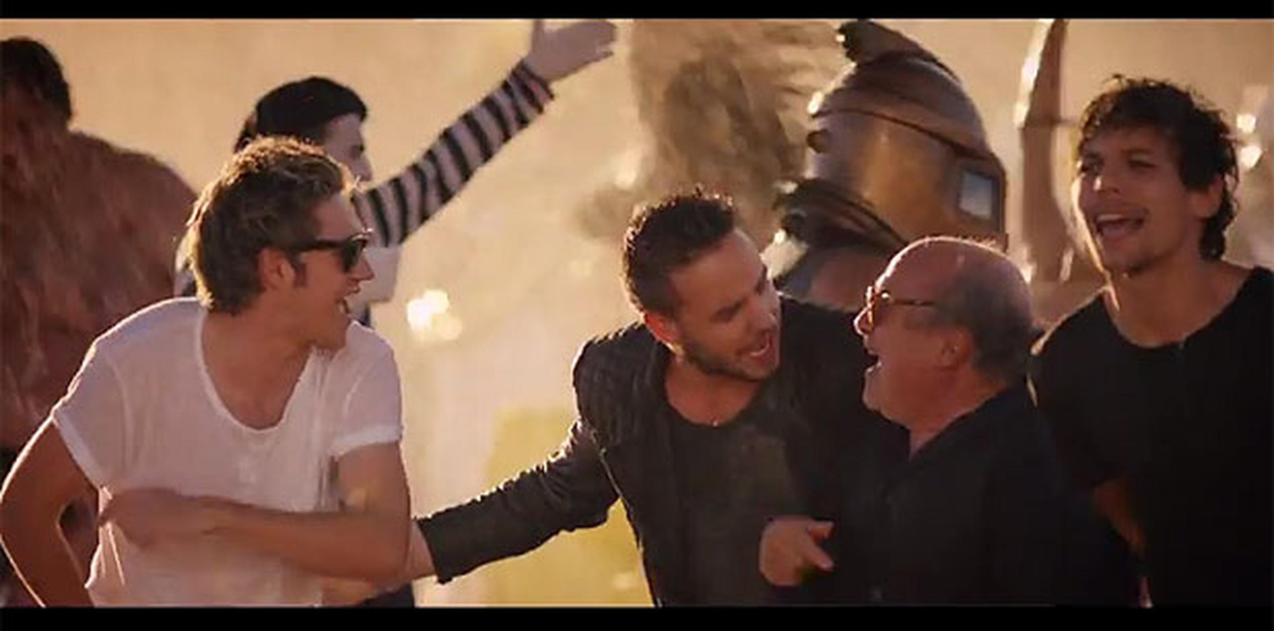 One Direction estrena vídeo con la participación del actor Danny DeVito ...