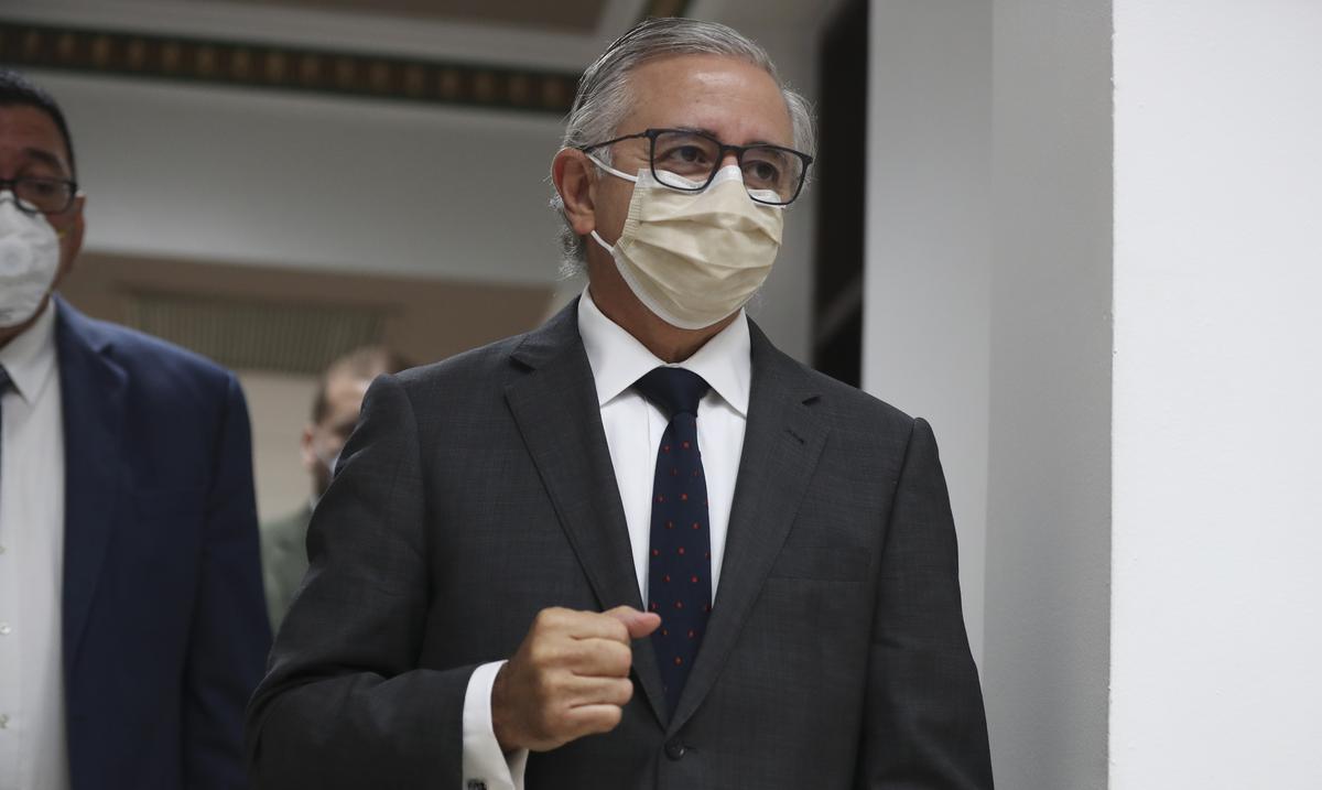 Doctor Salgado recomendó la adquisición de un millón de pruebas ...