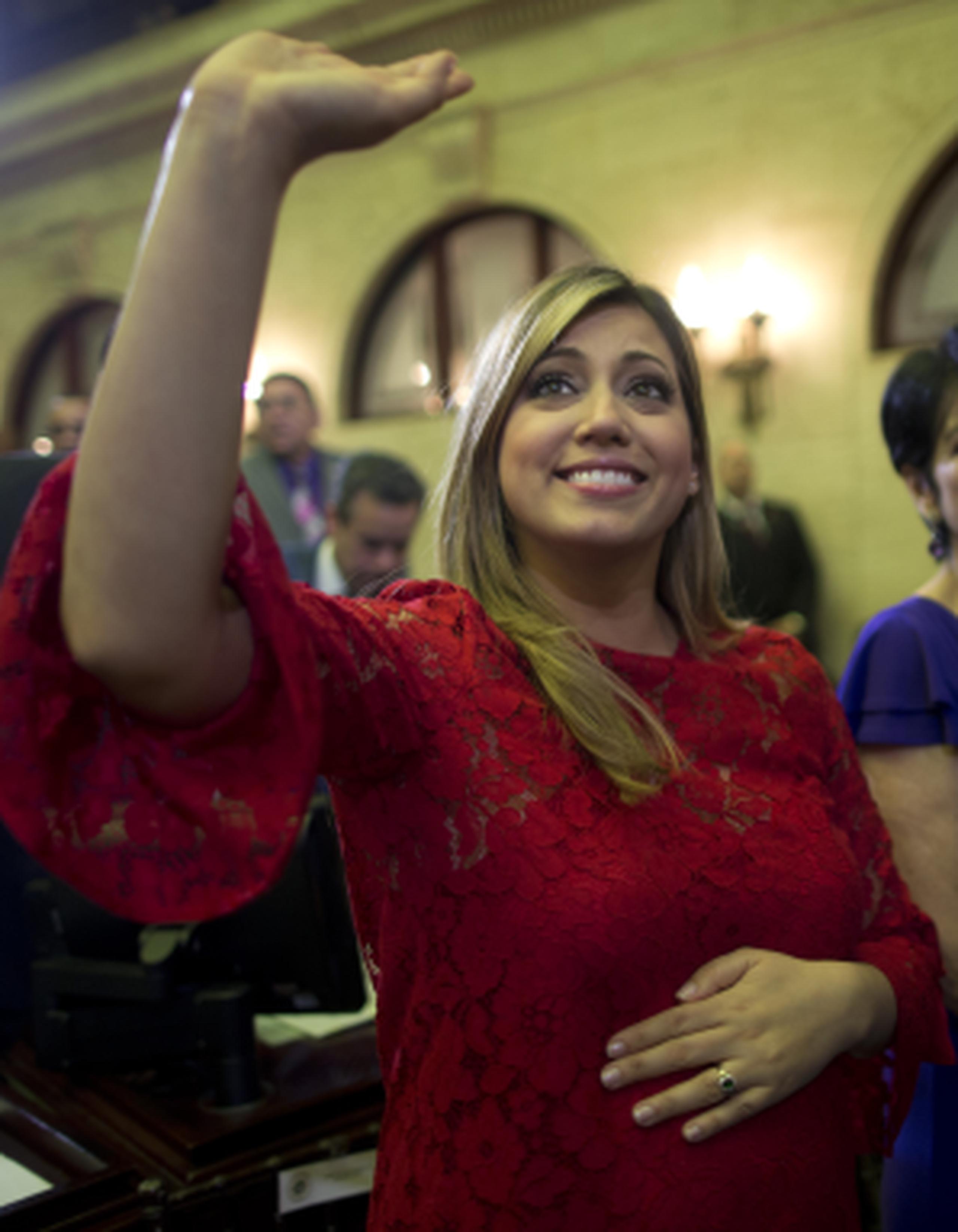 Ya se le nota la barriguita a Beatriz Rosselló - Primera Hora