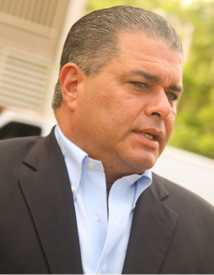 Refieren a Santini a Justicia y al Contralor - Primera Hora