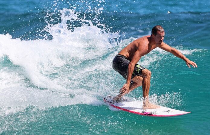 Brian Toth: Viviendo de la cresta de la ola - Primera Hora