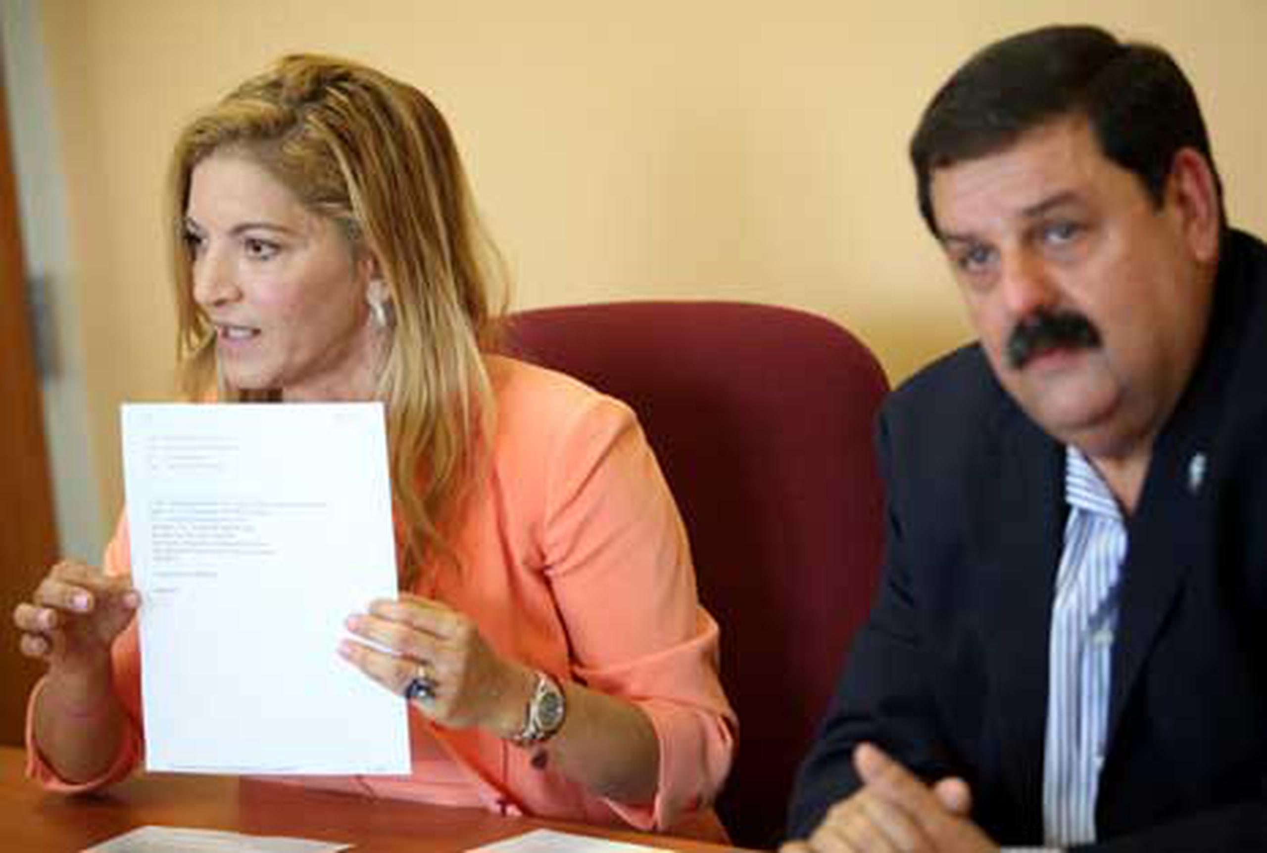 Maritza Casiano y Eric Labrador se defienden de las críticas - Primera Hora