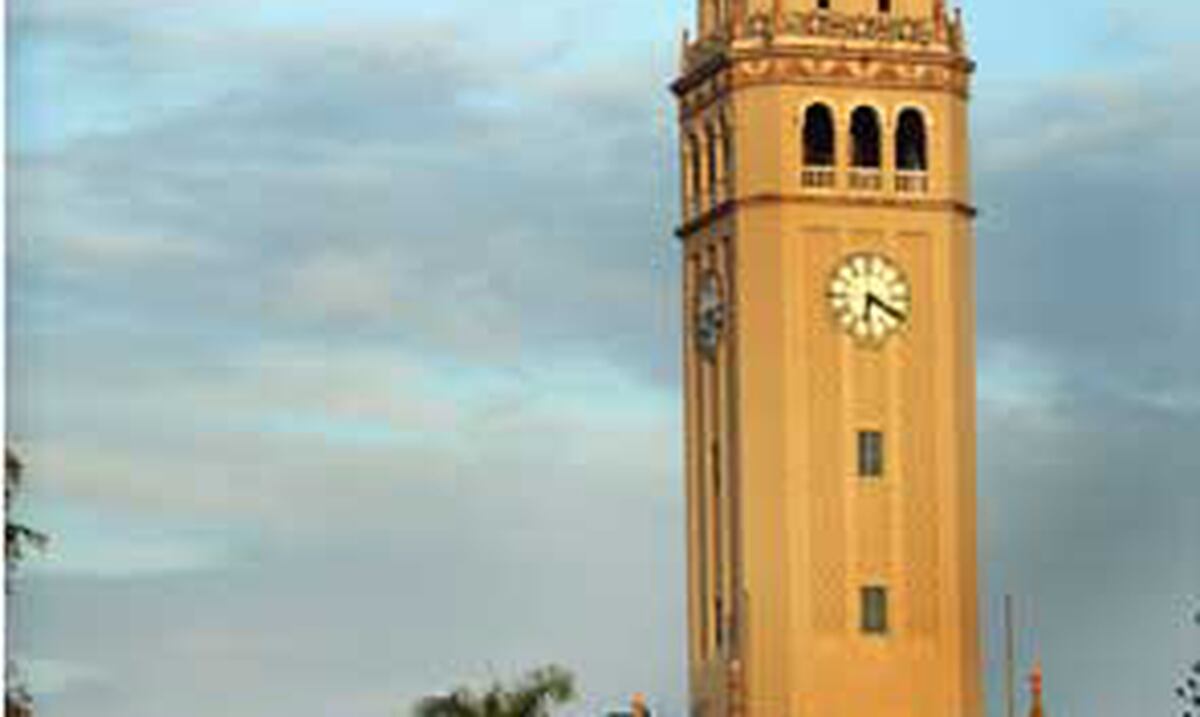 Torre de la UPR permanecerá iluminada 43 días por estudiantes mexicanos ...