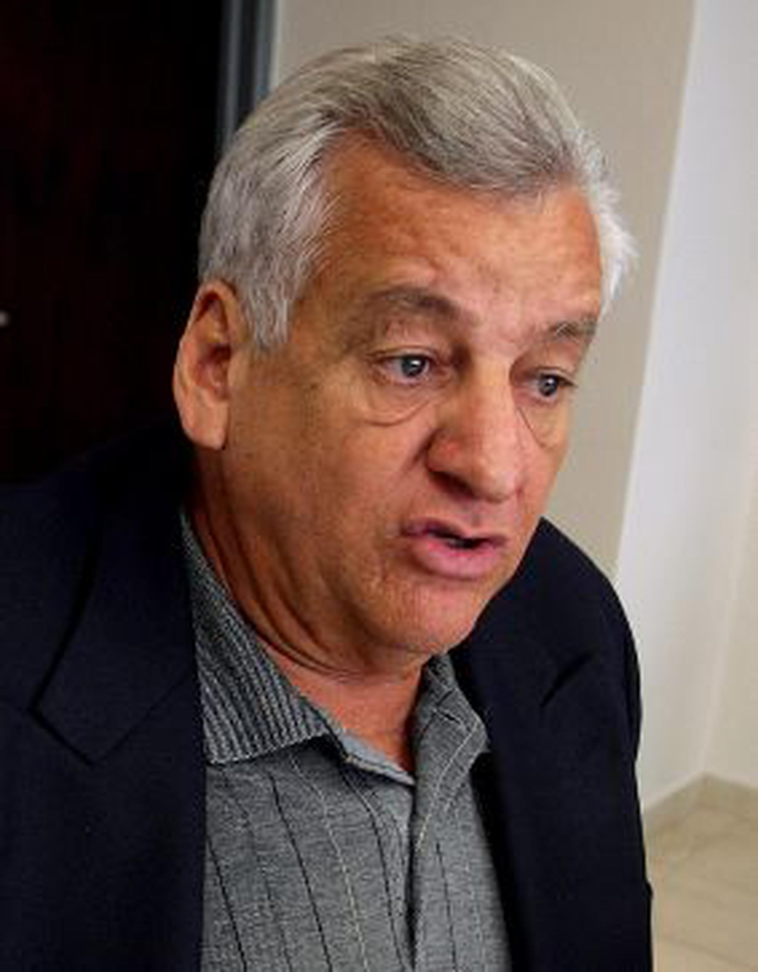 Héctor O’Neill hace leña de Jorge Santini - Primera Hora