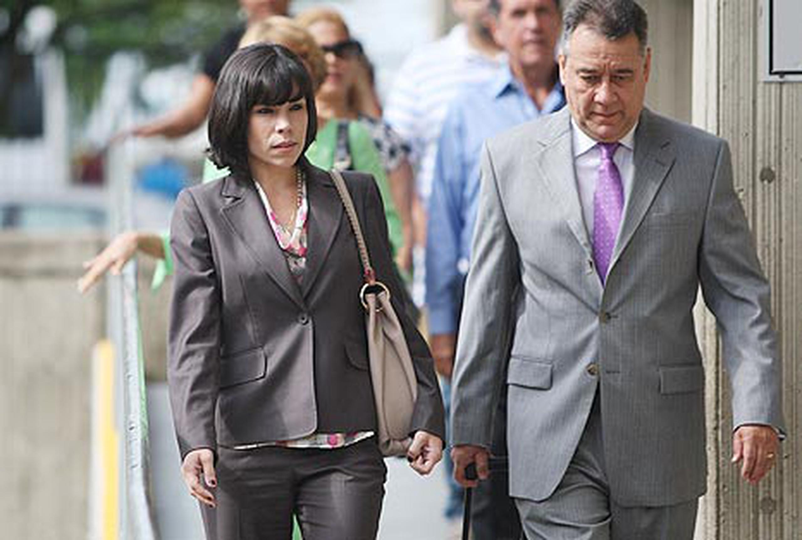 Causa para arresto contra De Castro y su ex esposa por cargos de ...