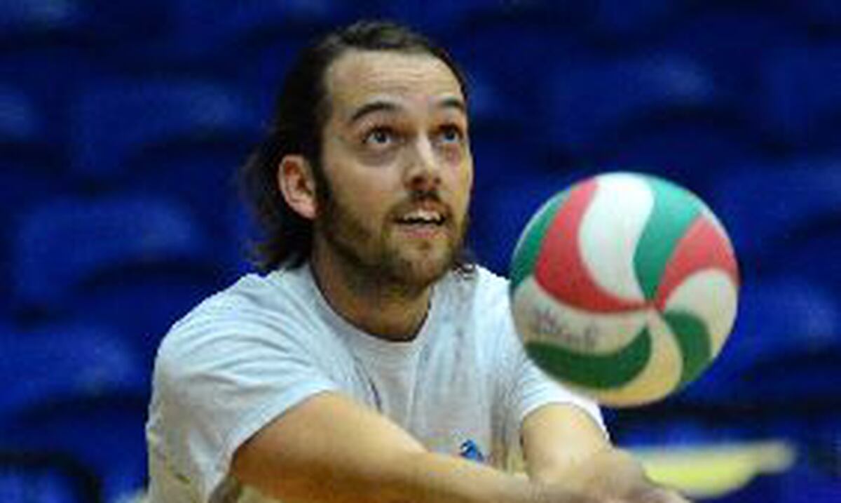 Ángel Pérez entrena su cuerpo y mente - Primera Hora