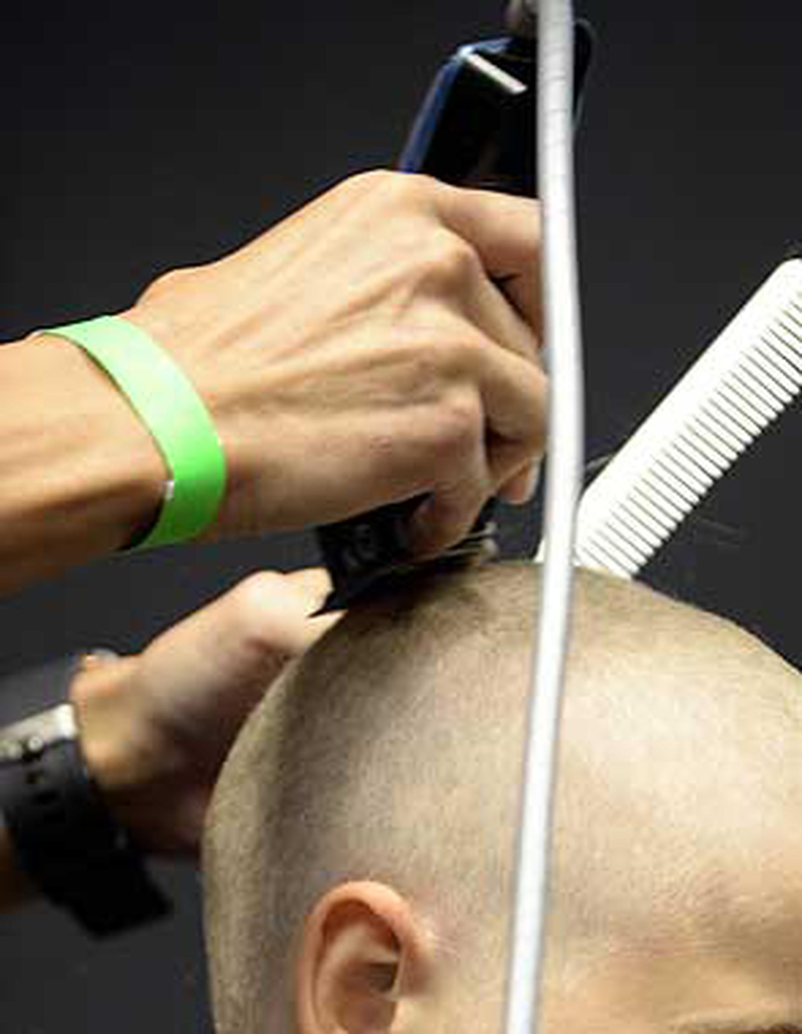 A raparse la cabeza por los pacientes de cáncer de Vieques - Primera Hora