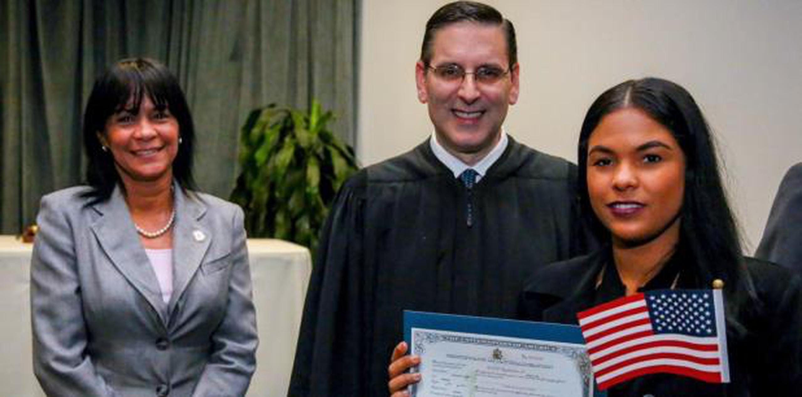 Casi 50 extranjeros juran en Puerto Rico como ciudadanos de EE.UU ...