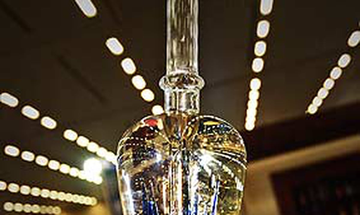 Crean tequila con oro y plata comestibles - Primera Hora