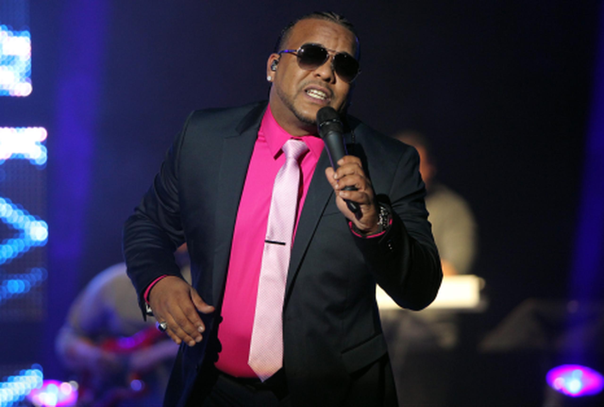 Divino llora en su concierto al dedicarle canción a sus hijos - Primera ...