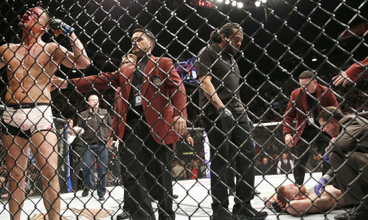 Tras un sangriento combate, McGregor pierde ante Nate Díaz - Primera Hora