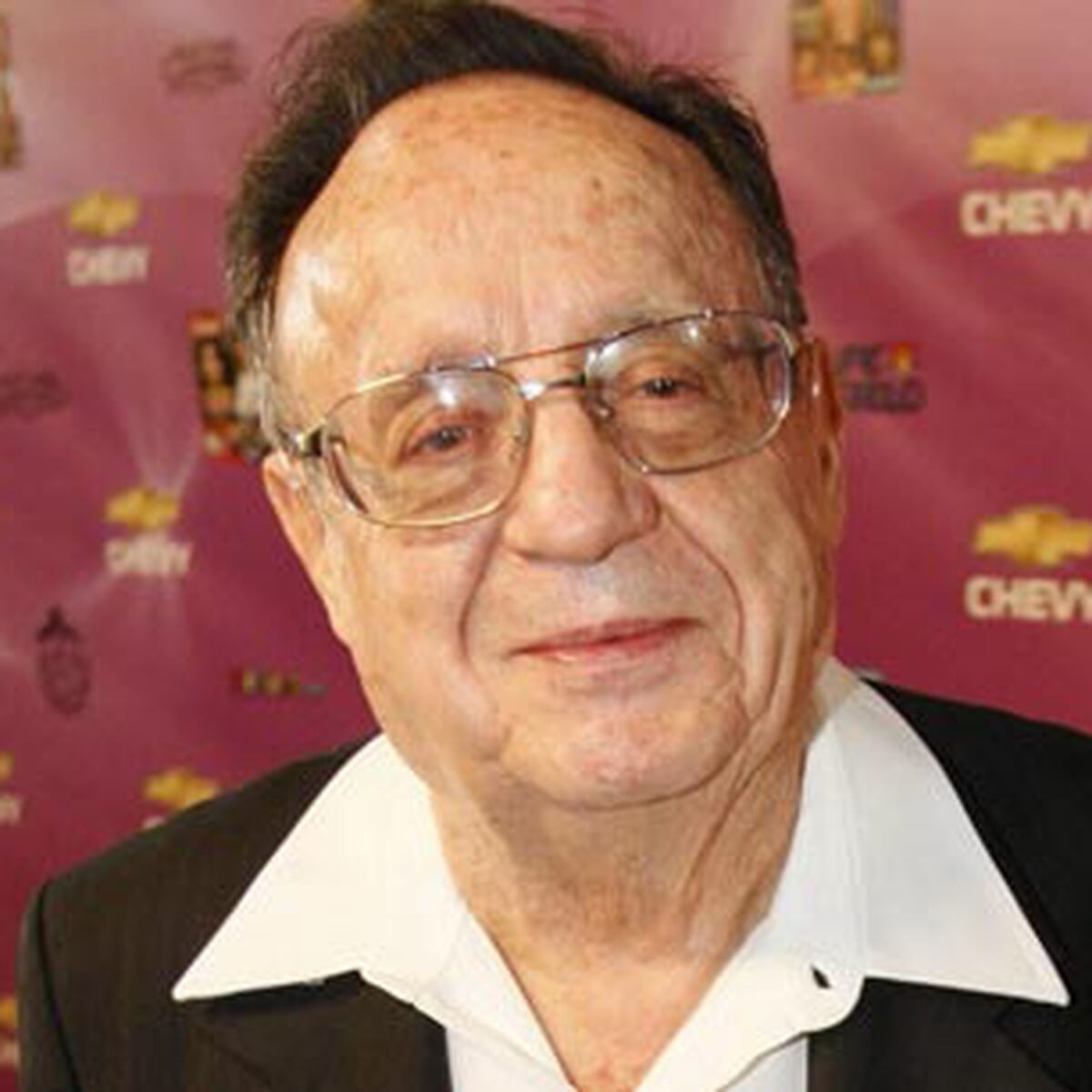Publican libro sobre la vida y trayectoria del comediante Chespirito ...