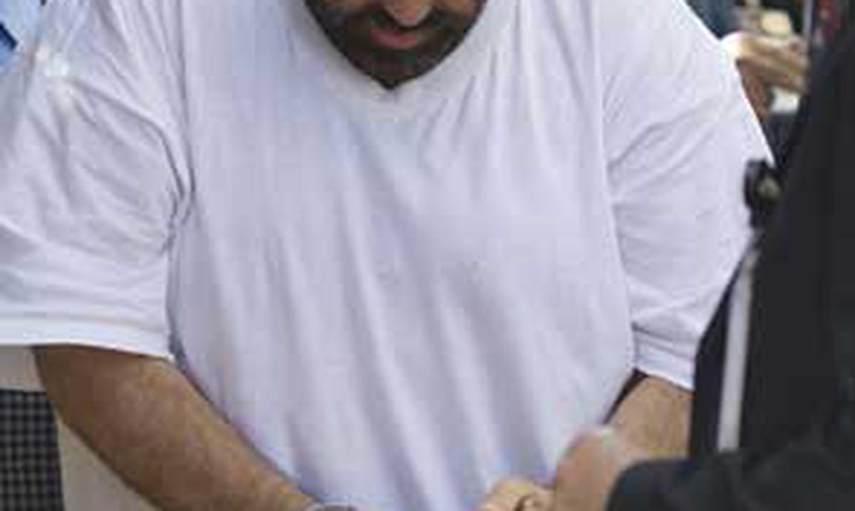 Bayrex Jiménez expulsó celular y cargador sin ser operado - Primera Hora