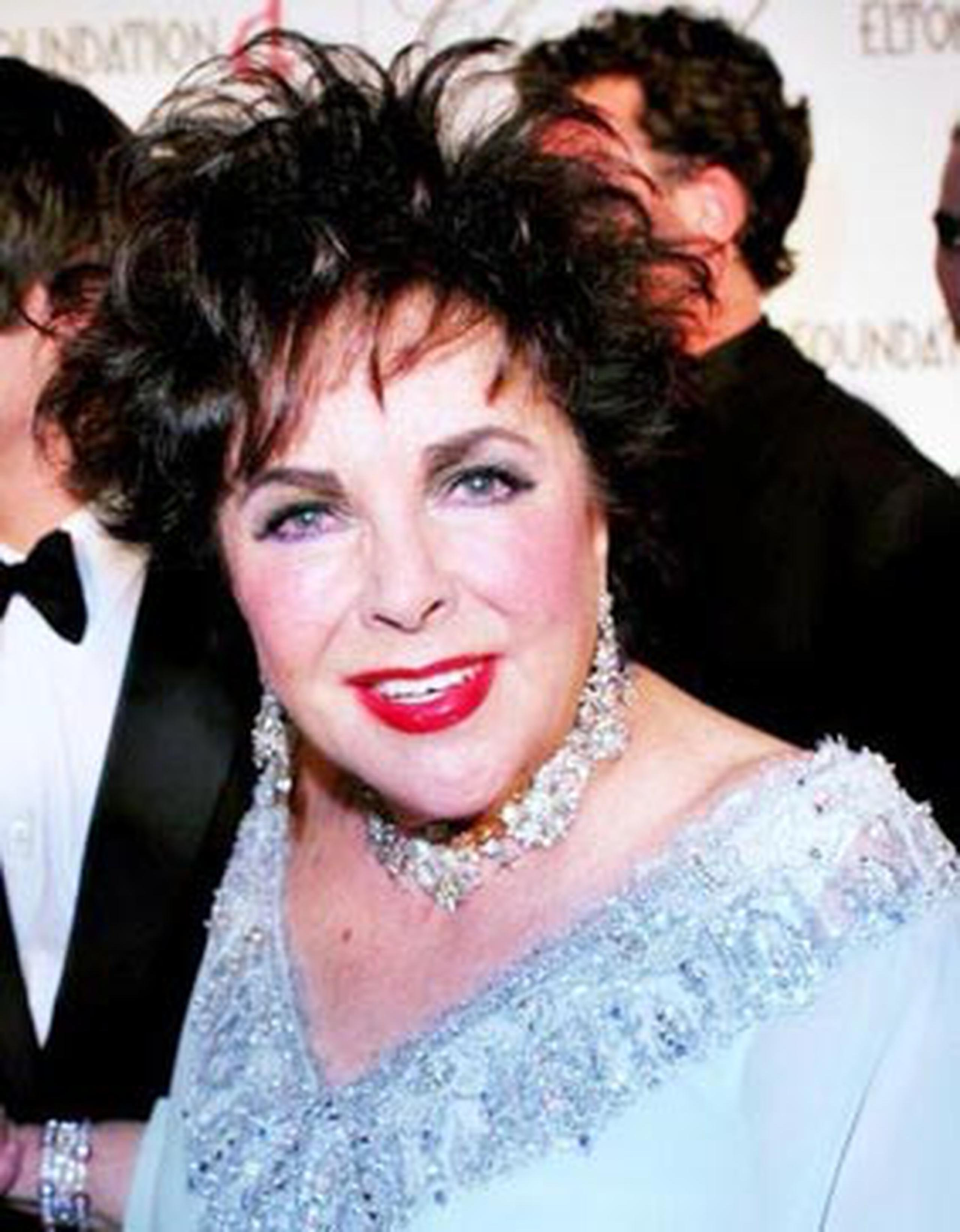 Elizabeth Taylor fallece a sus 79 años por un paro cardiaco - Primera Hora