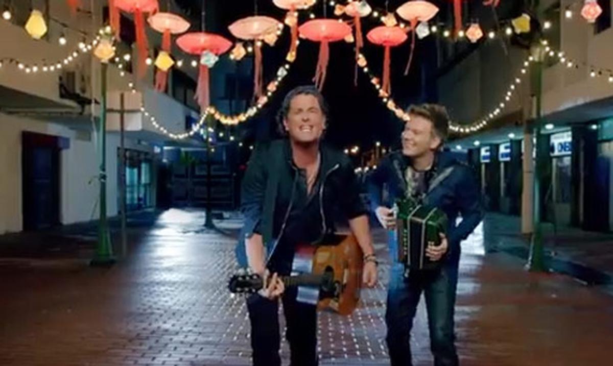 Disfruta del nuevo vídeo de Carlos Vives "Como le gusta a tu cuerpo ...