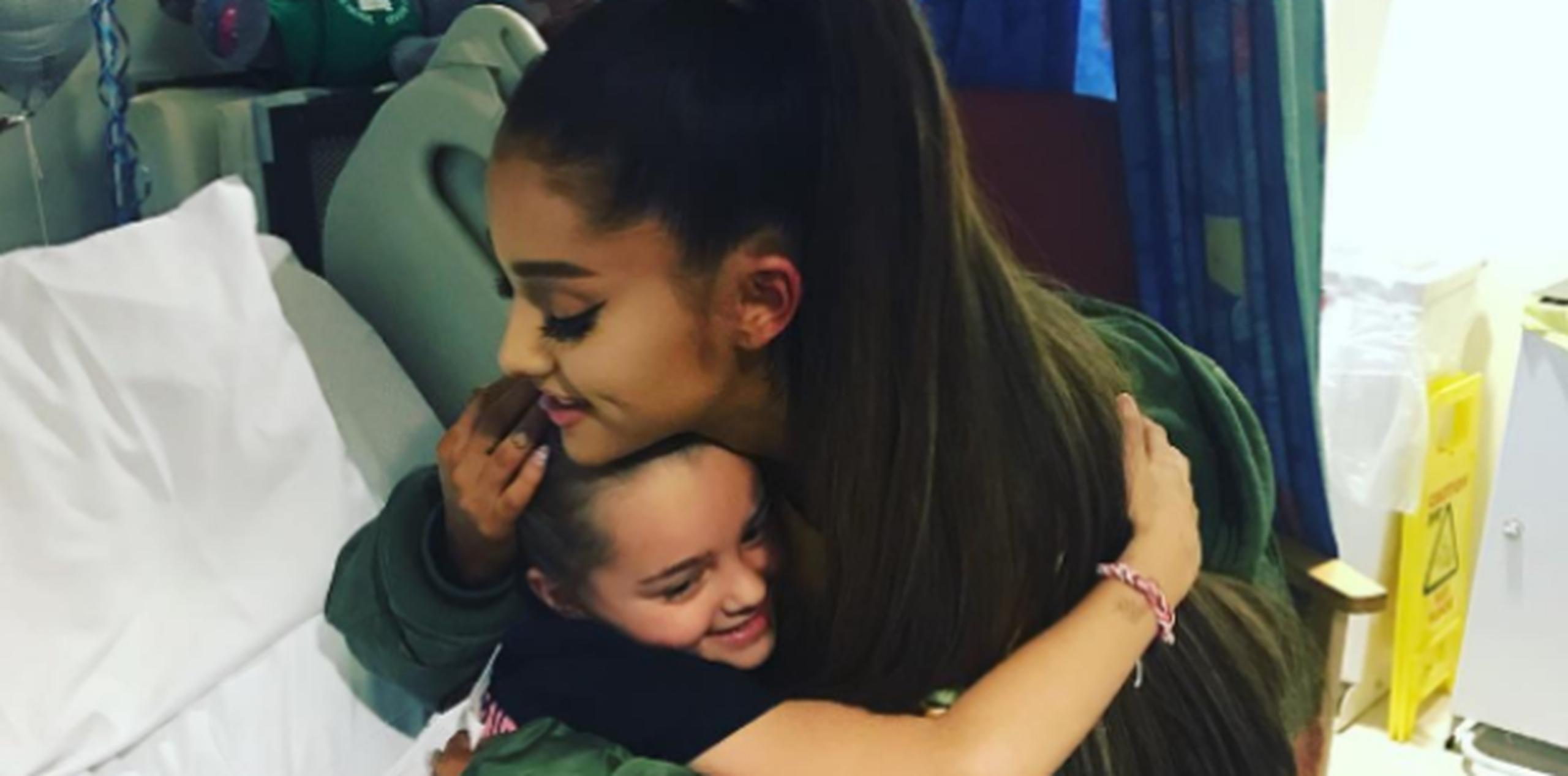 Ariana Grande visita víctimas del ataque en Manchester - Primera Hora