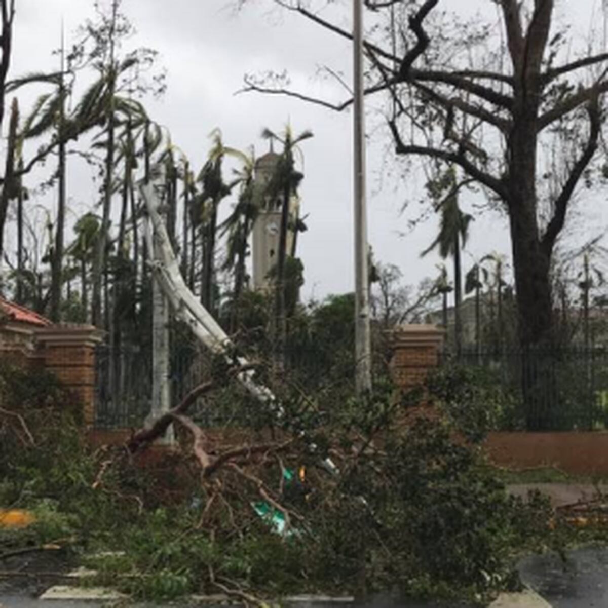Destrozada la Universidad de Puerto Rico en Río Piedras - Primera Hora