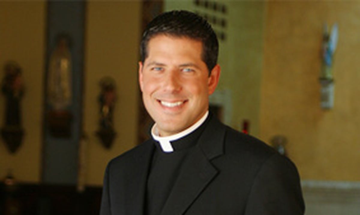 Ya es papá el padre Alberto Cutié - Primera Hora