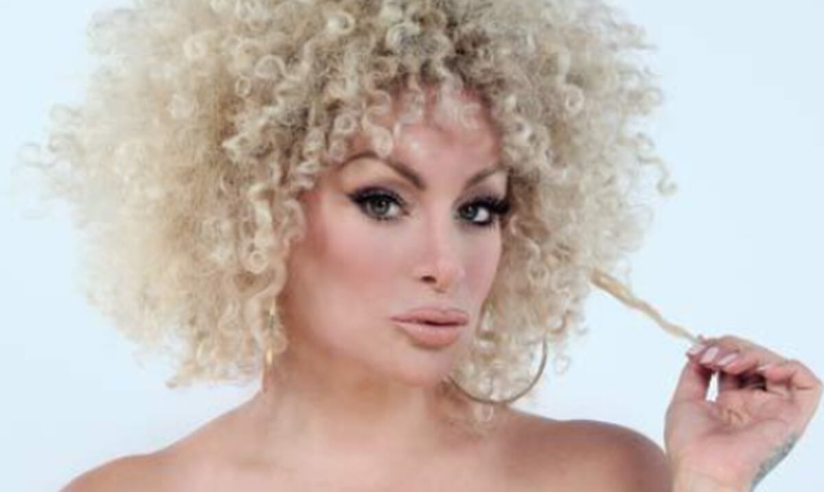 La Burbu sorprende con su nuevo look - Primera Hora