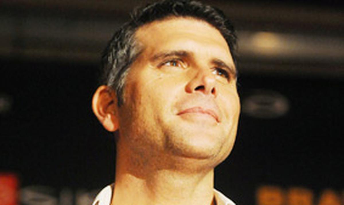 Actor Christian Meier promociona su perfume en la Isla - Primera Hora