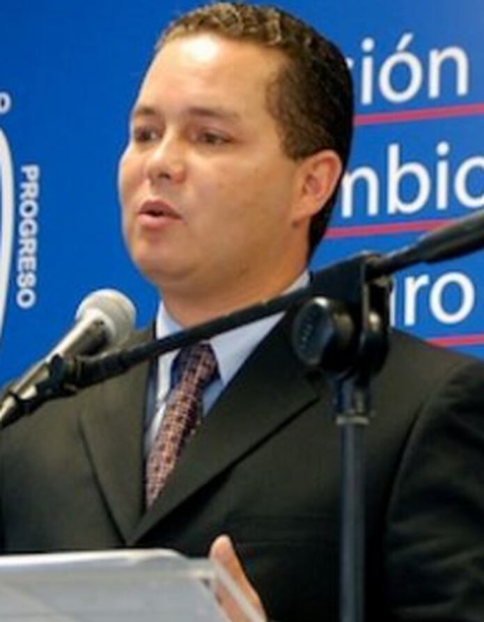 Ángel Pérez le daría tijera a sueldazos - Primera Hora