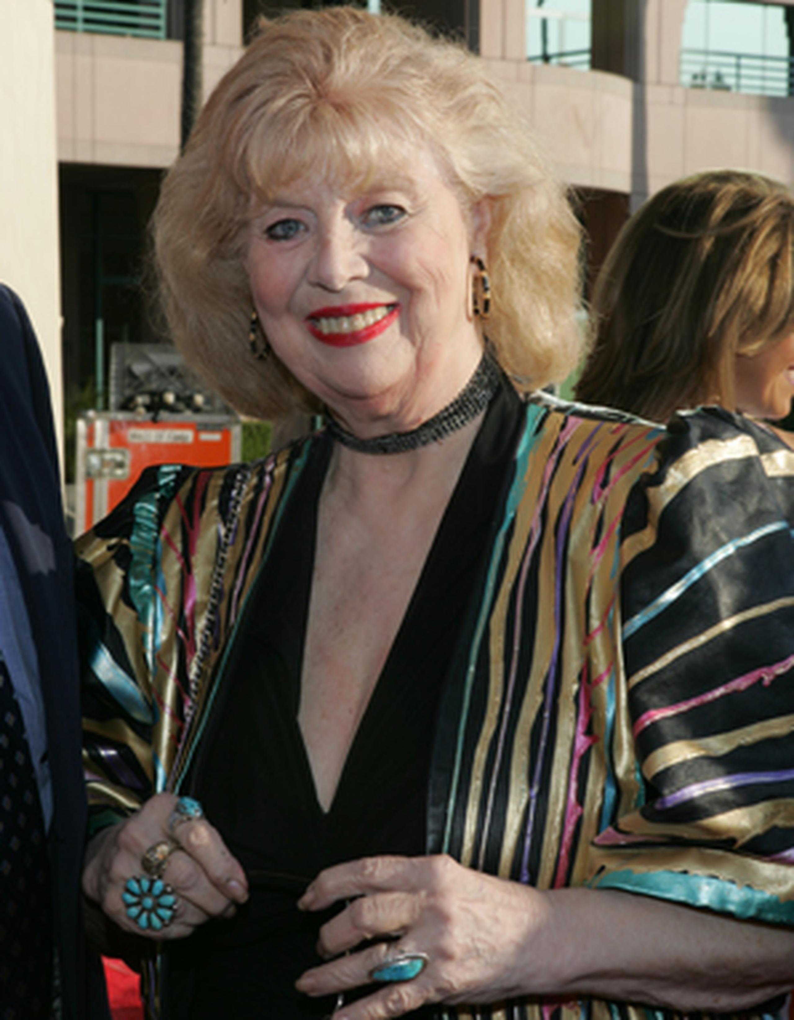 Actriz Sheila MacRae fallece a los 92 años - Primera Hora