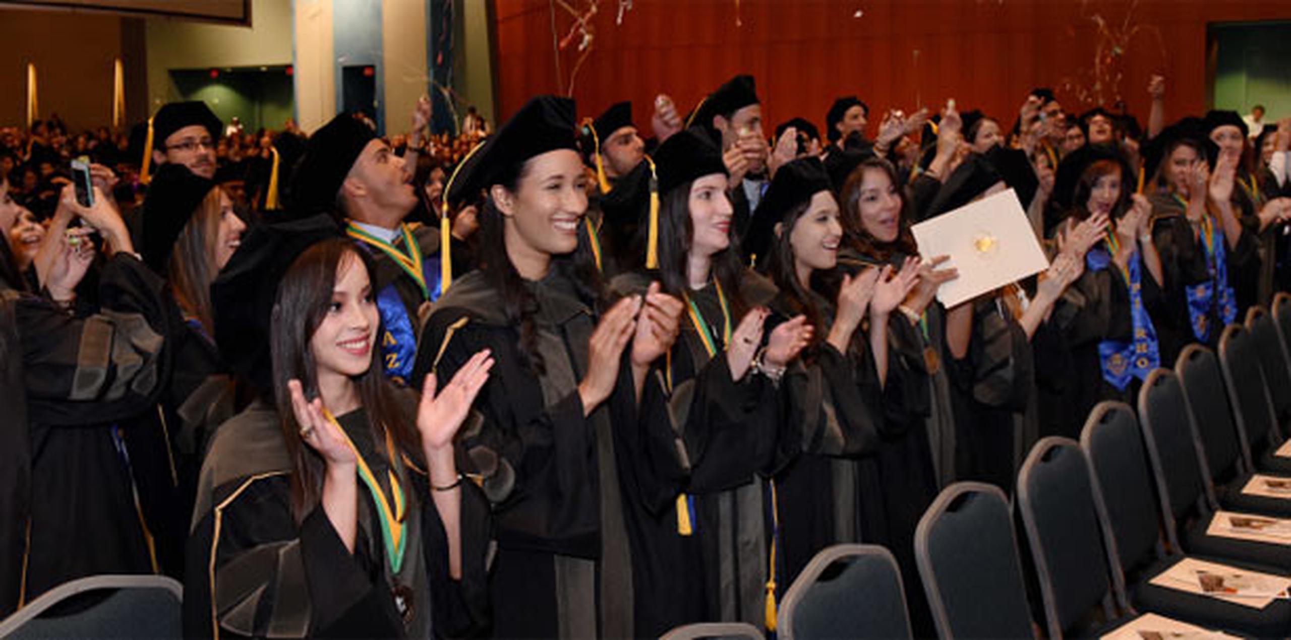 Se gradúan 825 profesionales de Ciencias Médicas - Primera Hora